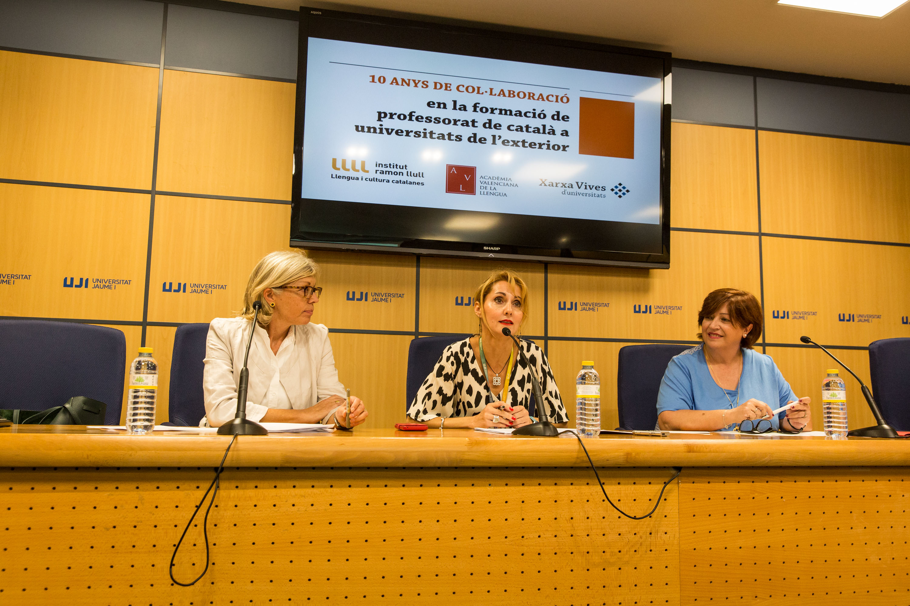 L’Acadèmia Valenciana de la Llengua, l’Institut Ramon Llull i la Xarxa ...
